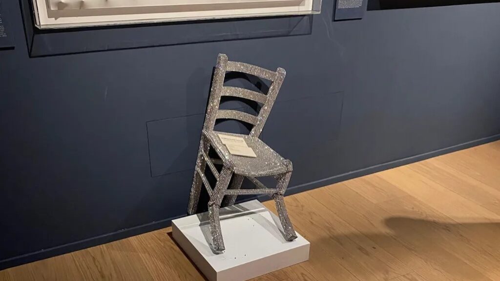 Visitors behaving badly? Damage to museum objects sparks sector debate ...